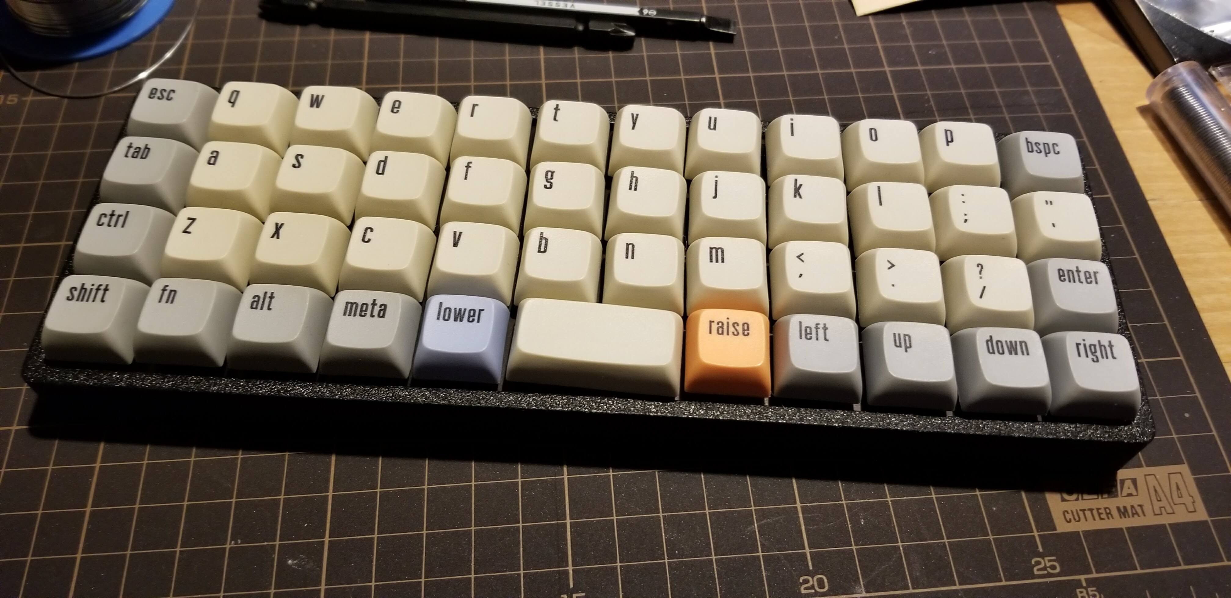 The Planck Keyboard 、無駄を徹底的に省いたキーボードを作ってみた | しょぼんブログ